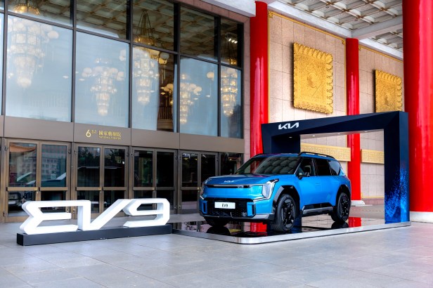 【浮浪新聞】2024世界年度風雲車、世界年度電動車，The Kia EV9純電智慧旗艦LSUV，加量不加價279.9萬起上市！ – Car 浮浪